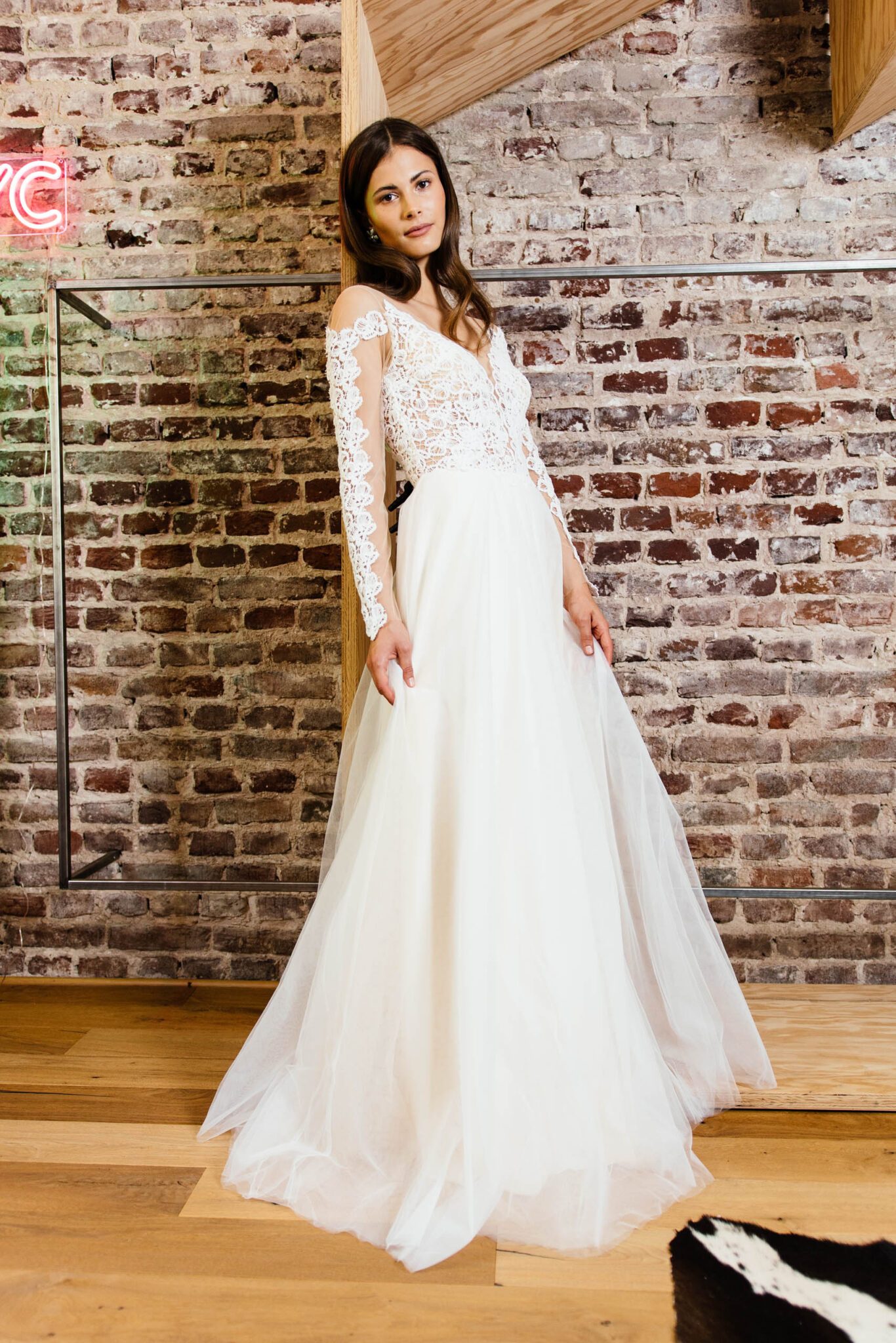 Brautkleid Champagner mit markanter Spitze & weitem Tüllrock