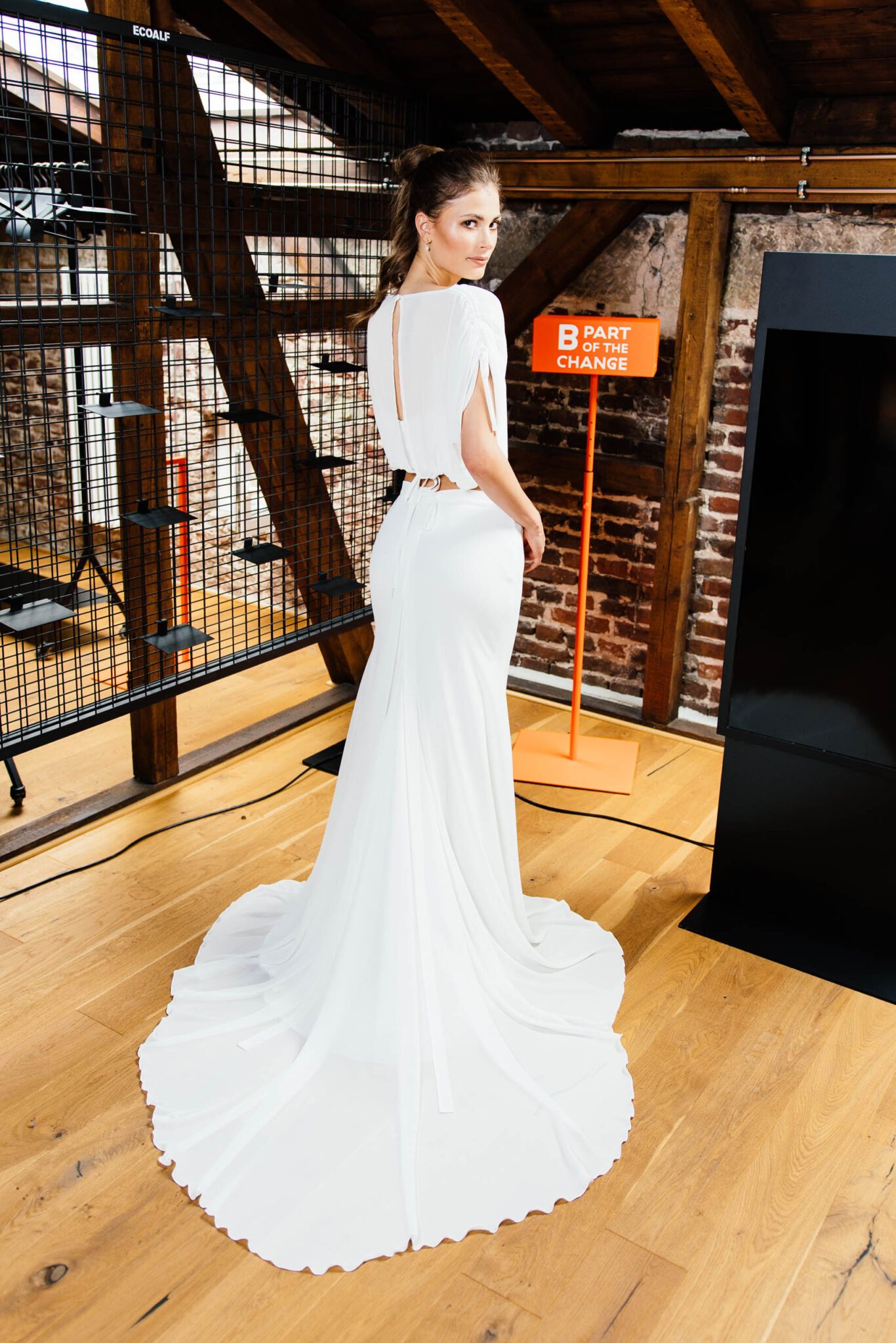 Brautrock aus Chiffon mit schöner Schleppe & tollen Oberteilen