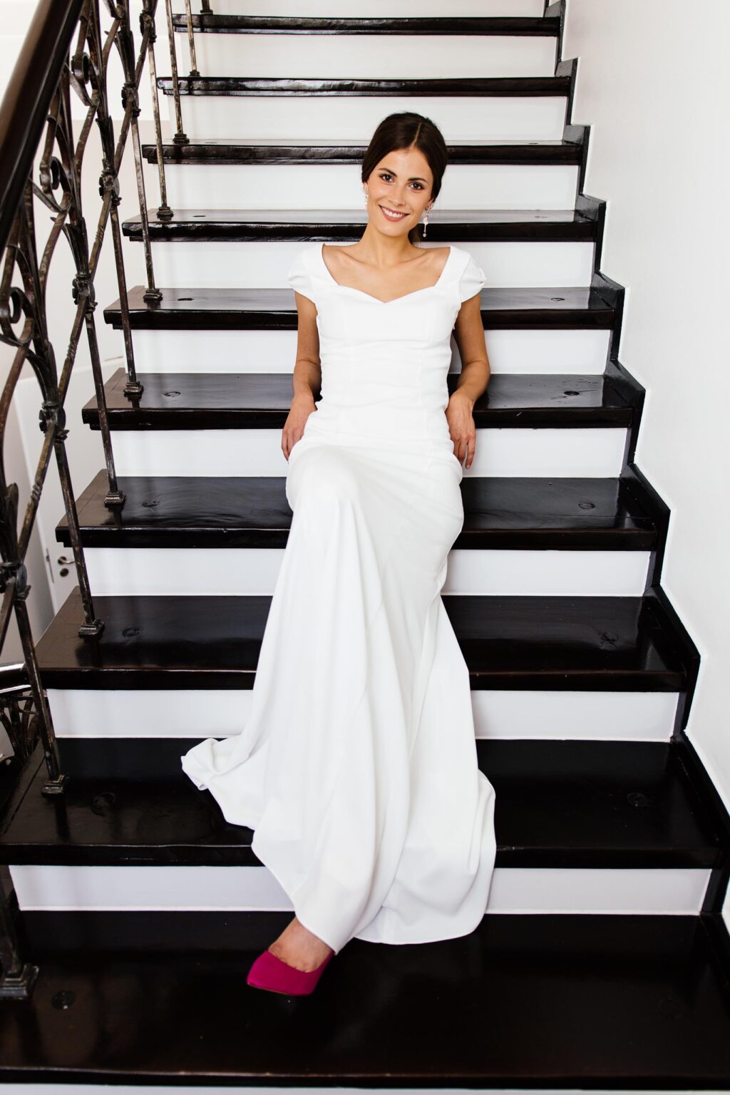 Elegantes Brautkleid mit tiefem Rückenausschnitt | clean & sexy